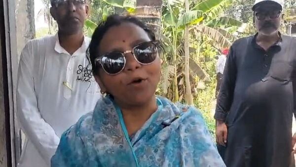 Pratima Mondal: জল নেই! প্রতিমার সামনে বিক্ষোভ বাসিন্দাদের, ‘দেখছেন তো, উষ্ণায়ন!’ বললেন TMC ...