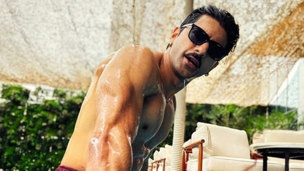 Taha Shah: হীরামান্ডির তাজ পুলের জলে! খালি গায়ে তাহাকে দেখে ভিড়মি খেল ...